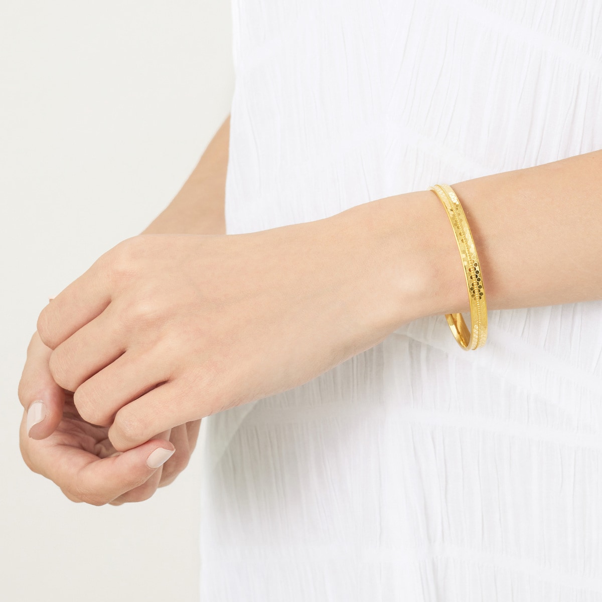 Essence - 999 Gold Bangle | 93541K(~1.101 tael) | Chow Sang Sang Jewellery